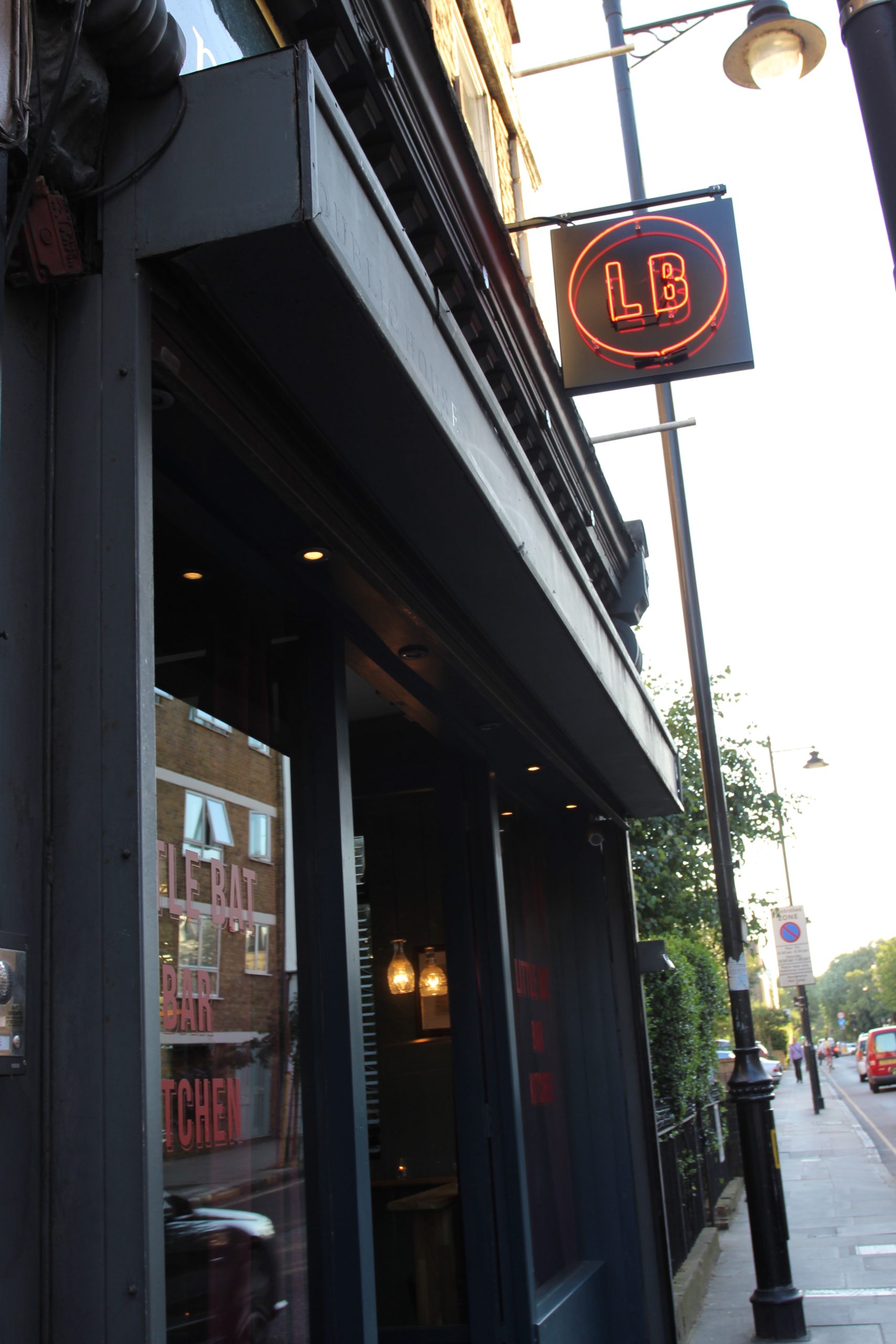 Little Bat Bar - Pour it up | the food connoisseur